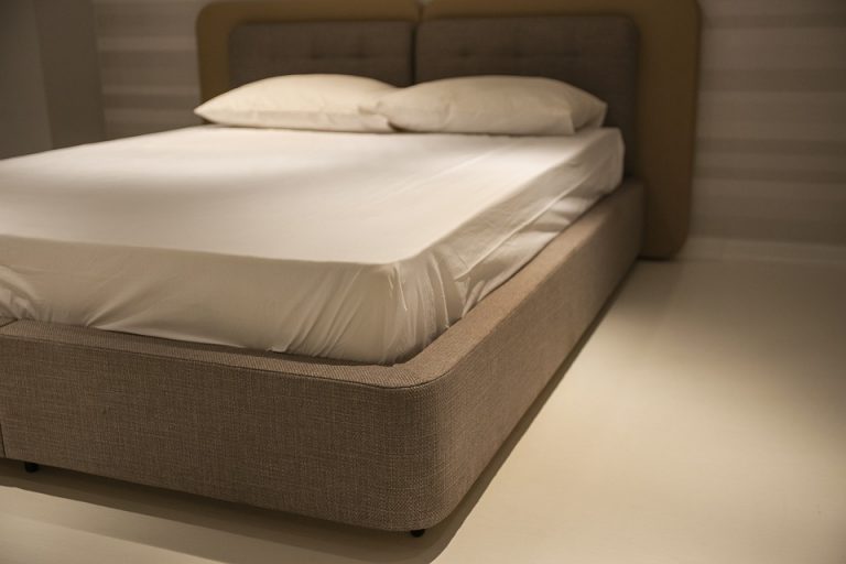 What Is The Difference Between Bedspread And Bed Sheet Pediaa Com What Is The Difference Between Bedspread And Bed Sheet Pediaa Com