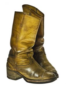 What is the Difference Between Cowboy Boots and Ropers - Pediaa.Com
