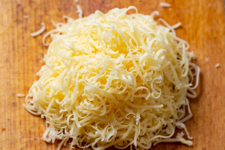 What is the Difference Between Grated and Shredded Cheese - Pediaa.Com