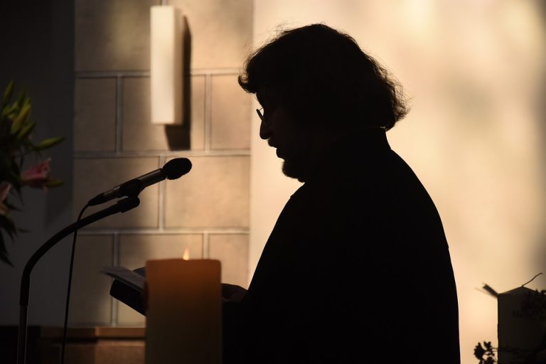 What is the Difference Between Teaching and Preaching - Pediaa.Com