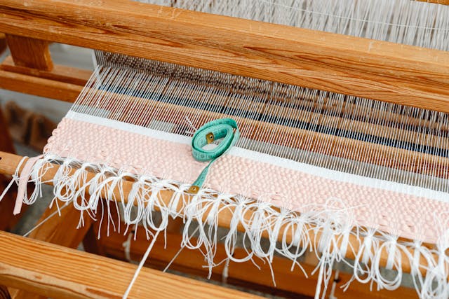 What is the Difference Between Handloom and Handicraft - Pediaa.Com