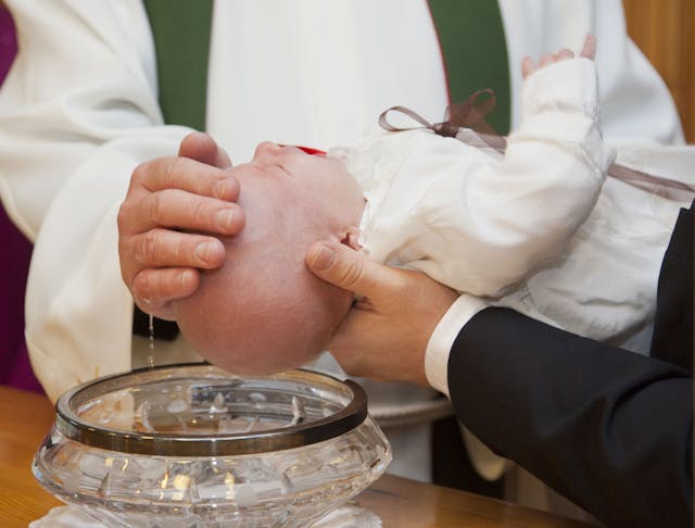 What is the Difference Between Christening and Baptism - Pediaa.Com