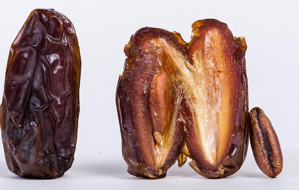 What is the Difference Between Medjool Dates and Pitted Dates - Pediaa.Com